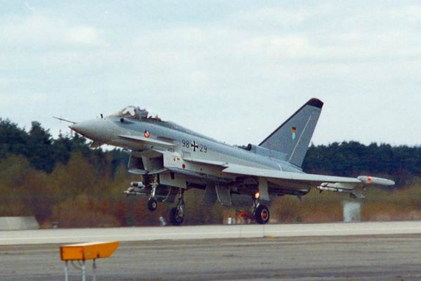 VEICULOS E ARMAMENTOS MILITARES: Eurofighter Typhoon